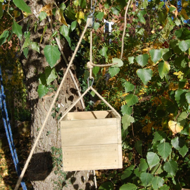 Pulley & Wooden Bucket Set | Muddy Faces