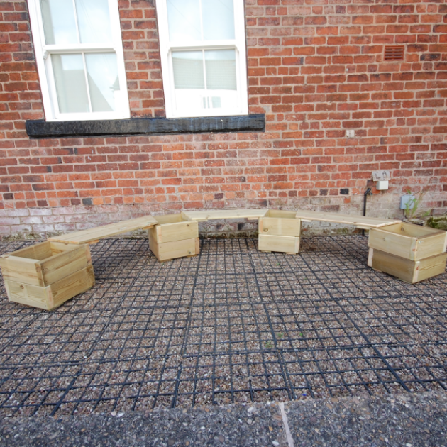 Planters & Angled Seats Set | Muddy Faces