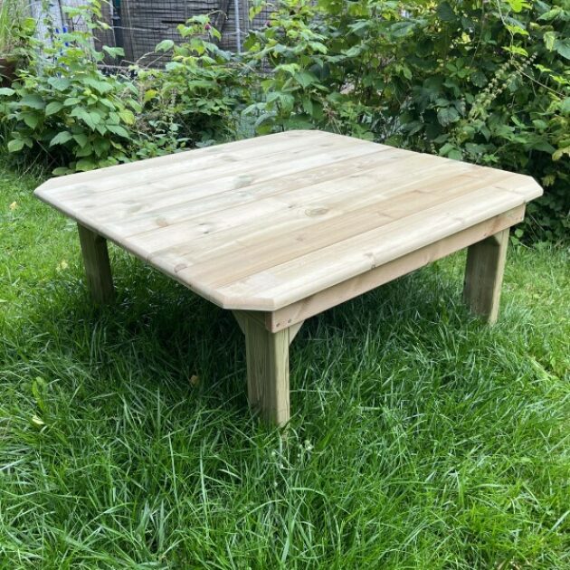 Outdoor Table | Muddy Faces