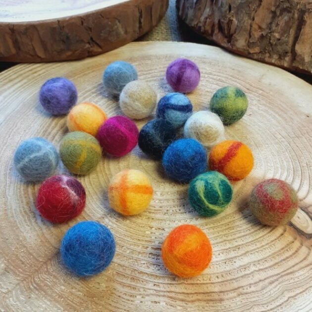 Natural Felt Balls (bag of 20) | Muddy Faces