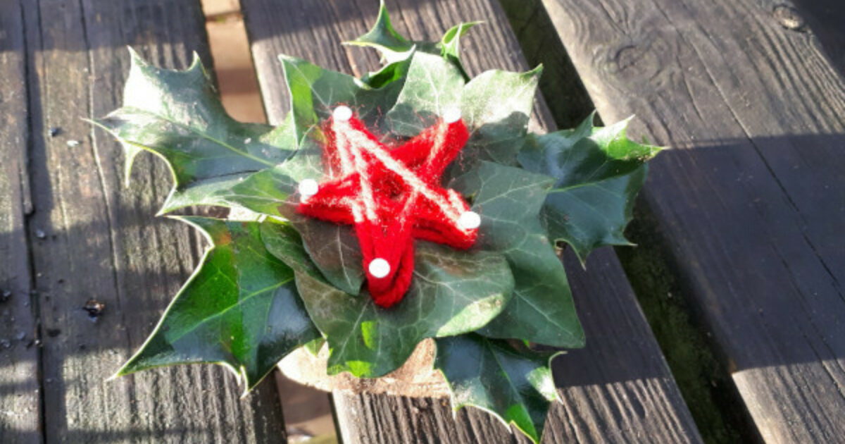 Christmas Log Cookie Wreath - Activities | Muddy Faces