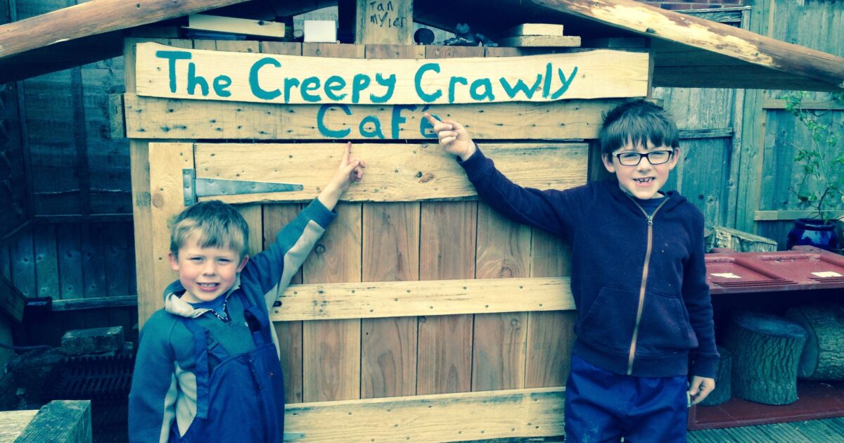Creepy Crawly Café | Mud | Muddy Faces
