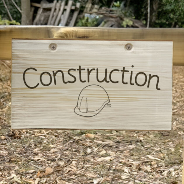 Wooden sign - Construction | Muddy Faces